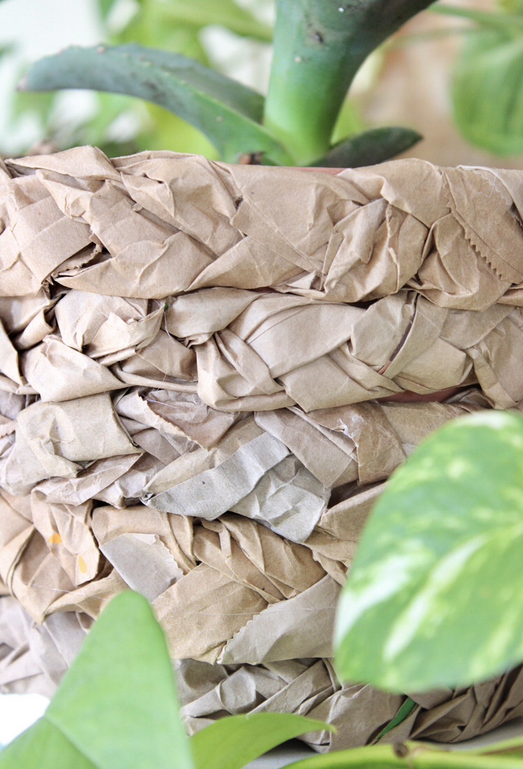 DIY & Cache-pot en papier (récup’) – Loïcia Itréma